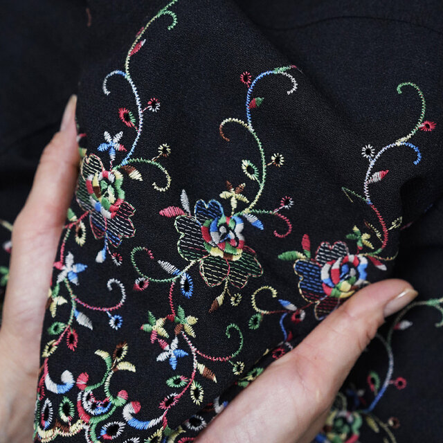 【soco】数量限定！鮮やかにゆれる スカラップレース ウールワンピース / 黒色 a032s-bck2 | iichi 日々の暮らしを心地よくするハンドメイドやアンティークのマーケットプレイス