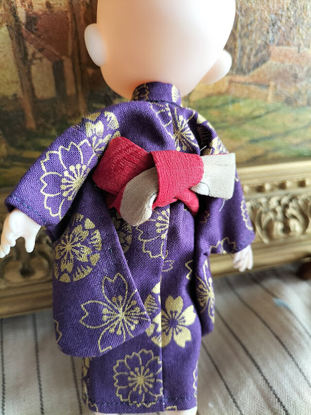 背丈15cm セリアドールの着物（5）（紫地色に金の花柄） | iichi 日々の暮らしを心地よくするハンドメイドやアンティークのマーケットプレイス
