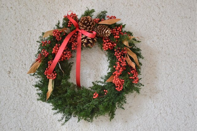 【t様オーダー】ペッパーベリーのクリスマスwreath×2点 | iichi 日々の暮らしを心地よくするハンドメイドやアンティークのマーケットプレイス