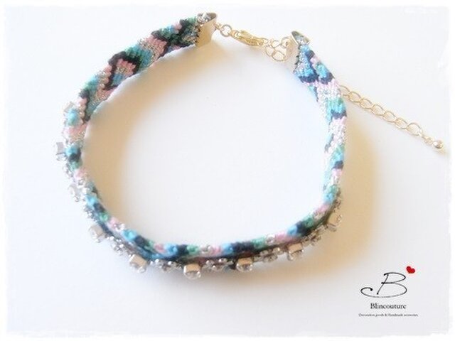 B060 ビジューミサンガ-Blue-gray- | iichi 日々の暮らしを心地よくするハンドメイドやアンティークのマーケットプレイス