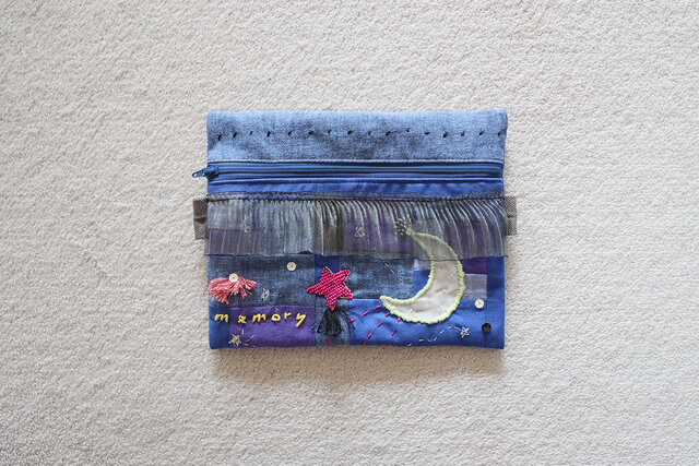 ぺたんこファスナーポーチg | iichi 日々の暮らしを心地よくするハンドメイドやアンティークのマーケットプレイス