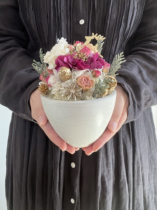 2023 Christmas 「Rose / ローズ」 ポットアレンジ М | iichi 日々の暮らしを心地よくするハンドメイドやアンティークのマーケットプレイス