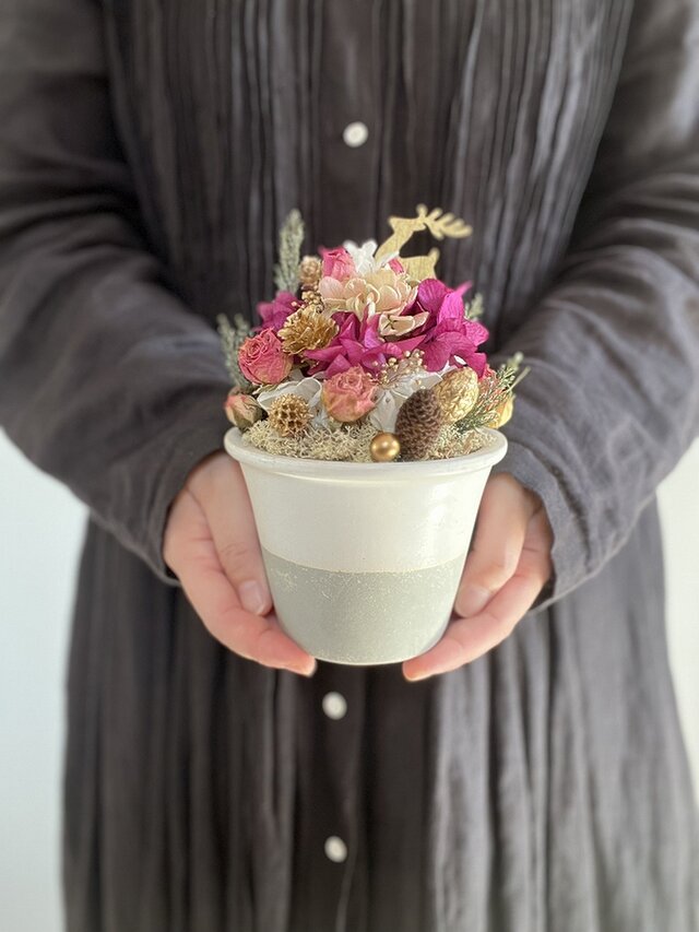 2023 Christmas 「Rose / ローズ」 ポットアレンジ mini | iichi 日々の暮らしを心地よくするハンドメイドやアンティークのマーケットプレイス