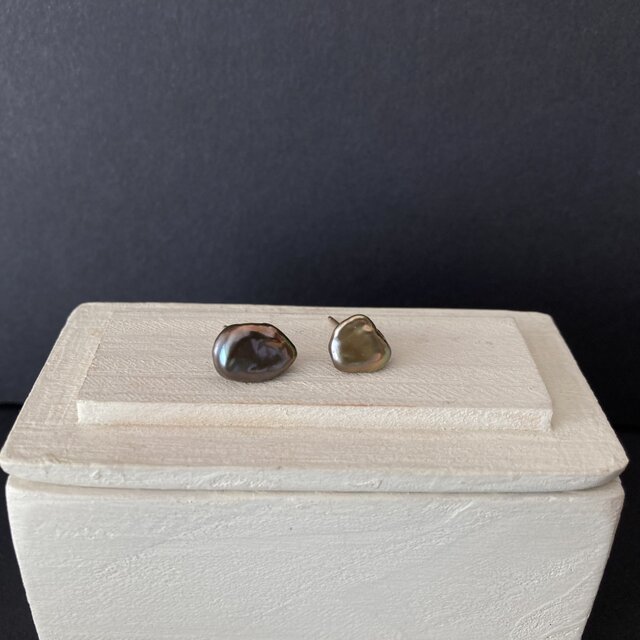 バロックパールのピアス ＜ chocolate ＞ | iichi 日々の暮らしを心地よくするハンドメイドやアンティークのマーケットプレイス