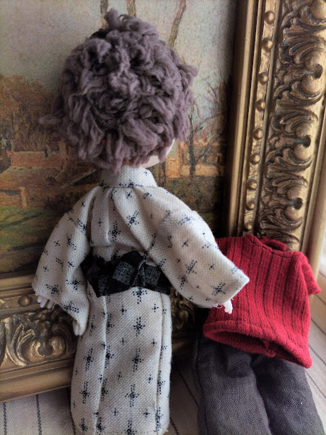 ★sale 背丈15cm 男の子セリアドールと服 AA 絣の着物 赤いシャツとパンツ | iichi 日々の暮らしを心地よくするハンドメイドやアンティークのマーケットプレイス