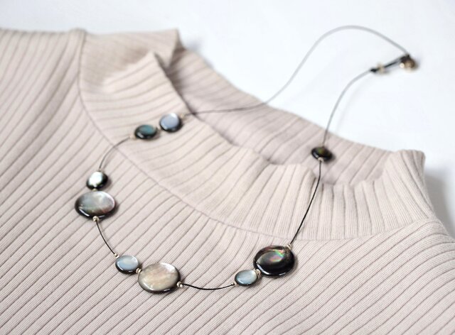 'black shell' wax-code necklace | iichi 日々の暮らしを心地よくするハンドメイドやアンティークのマーケットプレイス