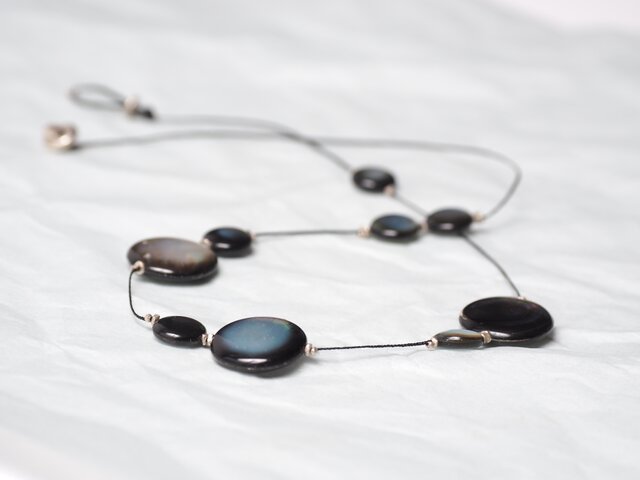 'black shell' wax-code necklace | iichi 日々の暮らしを心地よくするハンドメイドやアンティークのマーケットプレイス
