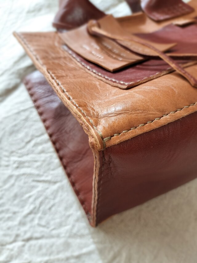 square tote 濃いヌメ色 濃いブラウン オイルワックスレザー | iichi 日々の暮らしを心地よくするハンドメイドやアンティークのマーケットプレイス