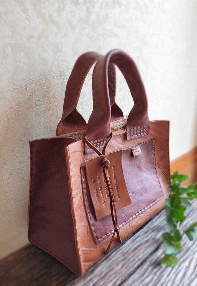square tote 濃いヌメ色 濃いブラウン オイルワックスレザー | iichi 日々の暮らしを心地よくするハンドメイドやアンティークのマーケットプレイス