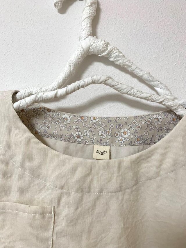 21Wコーデュロイ ソフト加工・七分袖・ワンピース・ホワイトクリーム・着丈96cm・綿100％ | iichi 日々の暮らしを心地よくするハンドメイドやアンティークのマーケットプレイス