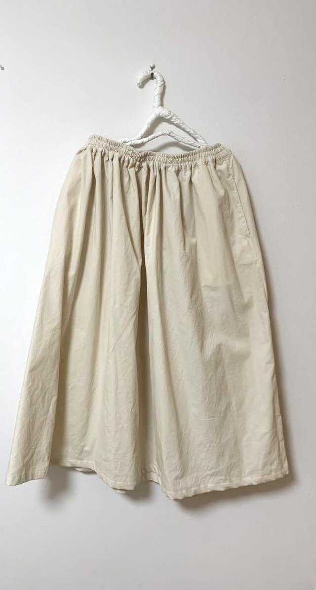 コーデュロイ・ギャザーロングスカート・白・丈81.5cm・綿100％ | iichi 日々の暮らしを心地よくするハンドメイドやアンティークのマーケットプレイス