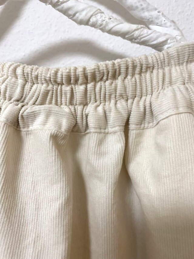 コーデュロイ・ギャザーロングスカート・白・丈81.5cm・綿100％ | iichi 日々の暮らしを心地よくするハンドメイドやアンティークのマーケットプレイス