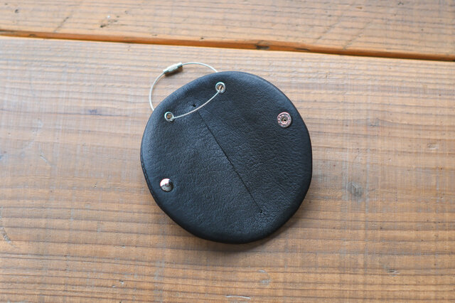 《REGINA》Circle Keycase Black | iichi 日々の暮らしを心地よくするハンドメイドやアンティークのマーケットプレイス
