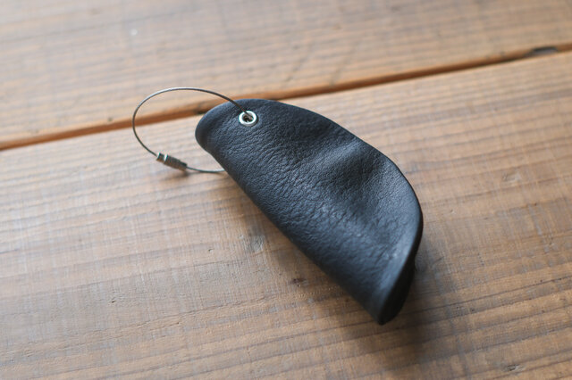 《REGINA》Circle Keycase Black | iichi 日々の暮らしを心地よくするハンドメイドやアンティークのマーケットプレイス