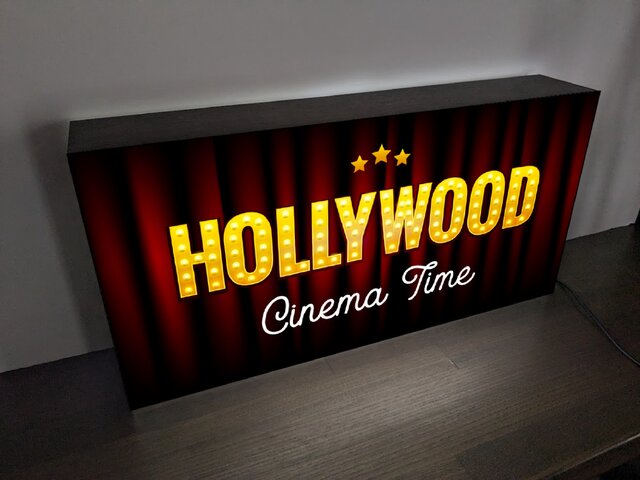 【Lサイズ】映画 上映中 ハリウッド シアター シネマ ビデオ DVD ブルーレイ 自宅 看板 置物 雑貨 ライトBOX | iichi 日々の暮らしを心地よくするハンドメイドやアンティークの ...