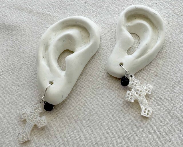 フランスアンティークブルービーズ＆クロスシェルピアス(P-AF-035) | iichi 日々の暮らしを心地よくするハンドメイドやアンティークのマーケットプレイス