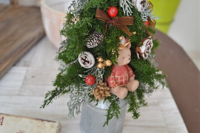 テディベアのクリスマスツリー | iichi 日々の暮らしを心地よくするハンドメイドやアンティークのマーケットプレイス