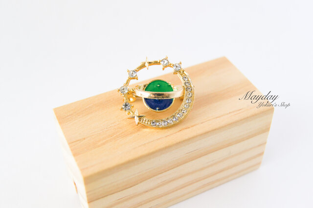 『星くずとミニ惑星のブローチ』 | iichi 日々の暮らしを心地よくするハンドメイドやアンティークのマーケットプレイス