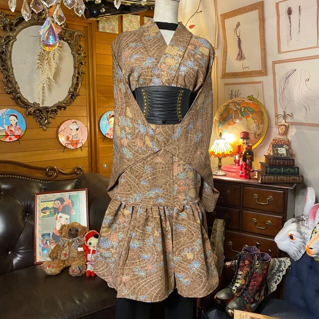 和洋折衷 レトロ 古着 洗える 単衣着物 化繊 ハンドメイド 2way リメイク ガウン 羽織り ドレス ワンピース KD-16 | iichi 日々の暮らしを心地よくするハンドメイドや ...