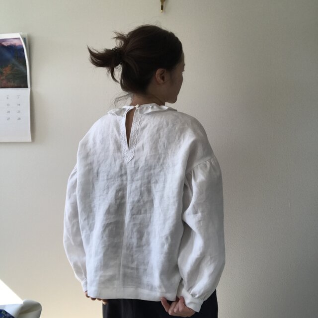 ホワイトリネンのゆったりブラウス（o-to-131) | iichi 日々の暮らしを心地よくするハンドメイドやアンティークのマーケットプレイス