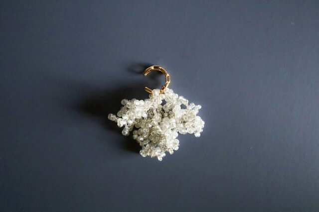 fly me to the moon , ear cuff | iichi 日々の暮らしを心地よくするハンドメイドやアンティークのマーケットプレイス