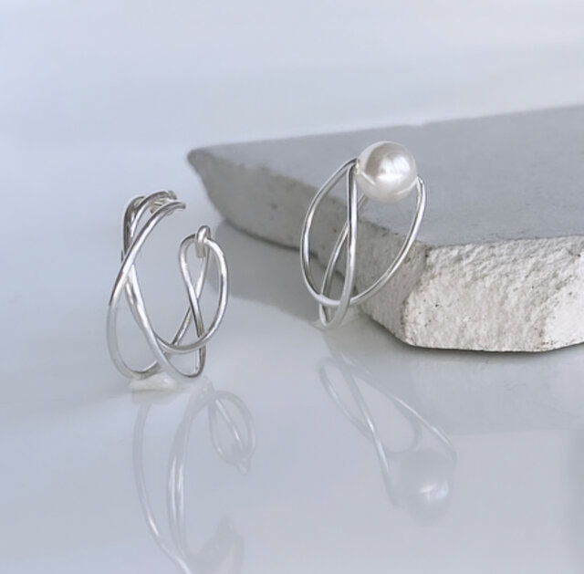 silverfiled イヤカフ2点セット diagonal slim & silky mini パール 3連 2way | iichi 日々の暮らしを心地よくするハンドメイドやアンティークの ...