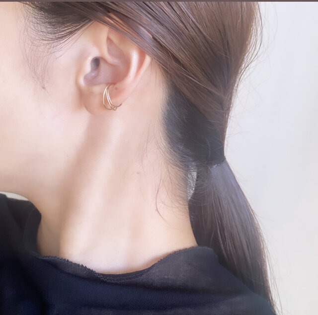 14kgf イヤーカフェ2点セット diagonal slim & silky mini パール 3連 2way | iichi 日々の暮らしを心地よくするハンドメイドやアンティークの ...