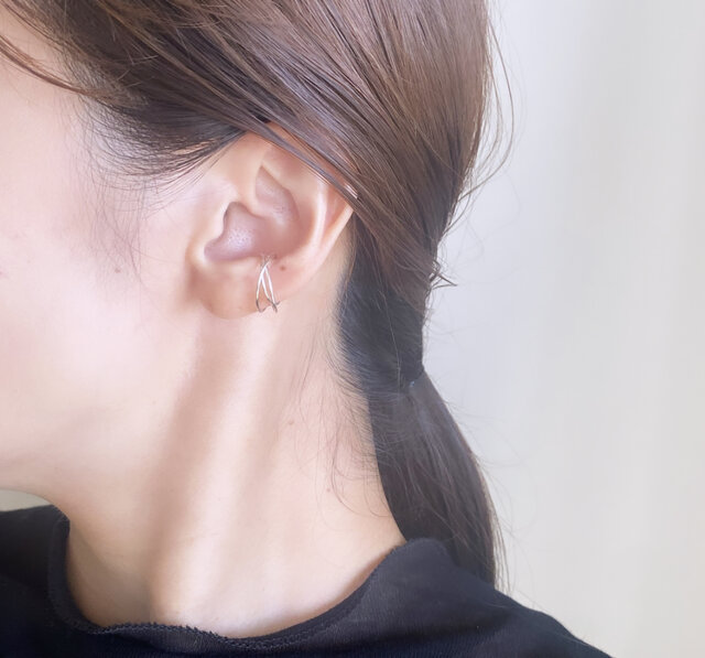 14kgf イヤーカフェ2点セット diagonal slim & silky mini パール 3連 2way | iichi 日々の暮らしを心地よくするハンドメイドやアンティークの ...