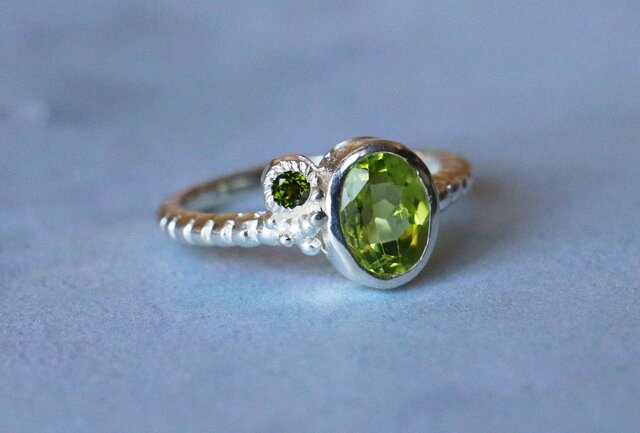 天然石＊ペリドット 指輪＊14号 SV | iichi 日々の暮らしを心地よくするハンドメイドやアンティークのマーケットプレイス