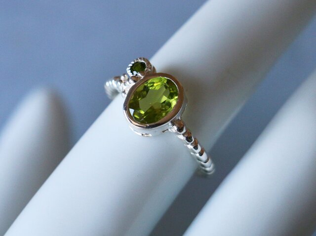 天然石＊ペリドット 指輪＊14号 SV | iichi 日々の暮らしを心地よくするハンドメイドやアンティークのマーケットプレイス