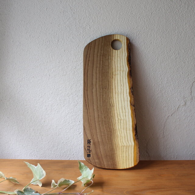 カッティングボード キハダ 【1036】 | iichi 日々の暮らしを心地よくするハンドメイドやアンティークのマーケットプレイス