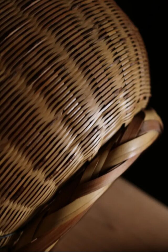 №023 脚付き竹籠/蓋付き籠/編籠/古道具/収納籠/古雑貨/ナチュラルインテリア/アンティーク | iichi 日々の暮らしを心地よくするハンドメイドやアンティークのマーケットプレイス