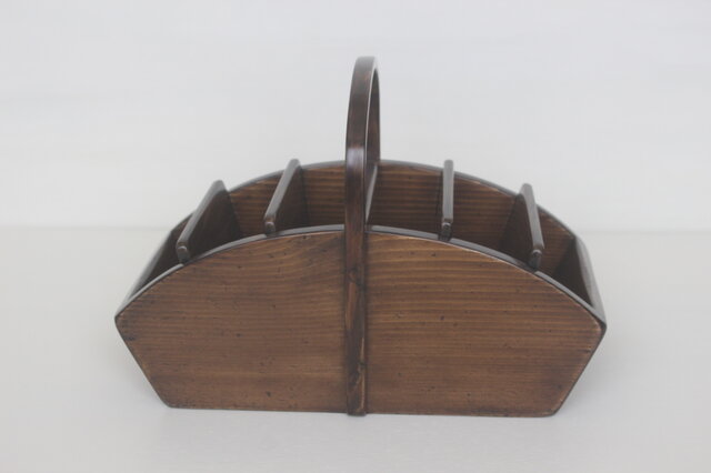 ポストカードの整理に！バスケット型レタースタンド No.2124 | iichi 日々の暮らしを心地よくするハンドメイドやアンティークのマーケットプレイス