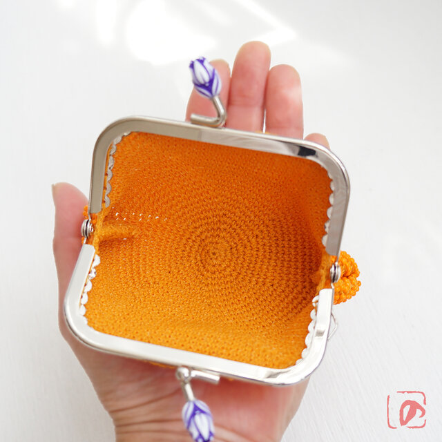 ばあば作♩シードビーズのスクエアがま口（Negrita Double・1985） | iichi 日々の暮らしを心地よくするハンドメイドやアンティークのマーケットプレイス