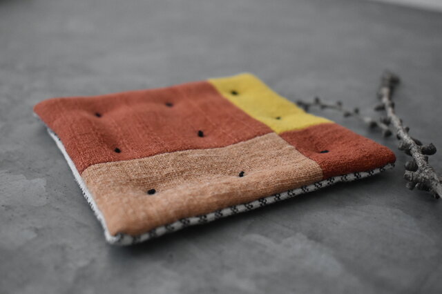 手織り布 つぎはぎのコースター ＃3 | iichi 日々の暮らしを心地よくするハンドメイドやアンティークのマーケットプレイス