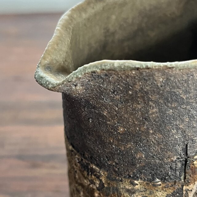 片口カップ 焼締&泥彩&灰釉「背守り」maru | iichi 日々の暮らしを心地よくするハンドメイドやアンティークのマーケットプレイス