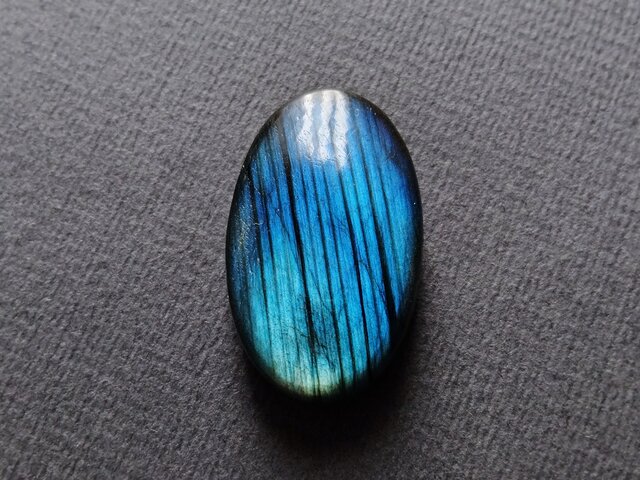 ラブラドライト 22x15mm ルース65 | iichi 日々の暮らしを心地よくするハンドメイドやアンティークのマーケットプレイス