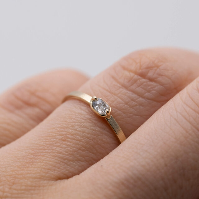 Stella baby oval diamond ring | iichi 日々の暮らしを心地よくするハンドメイドやアンティークのマーケットプレイス