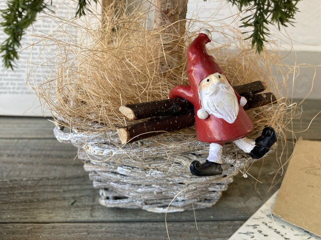 【送料500円でお届け】ナチュラルなクリスマスツリー〜妖精サンタの物語C | iichi 日々の暮らしを心地よくするハンドメイドやアンティークのマーケットプレイス