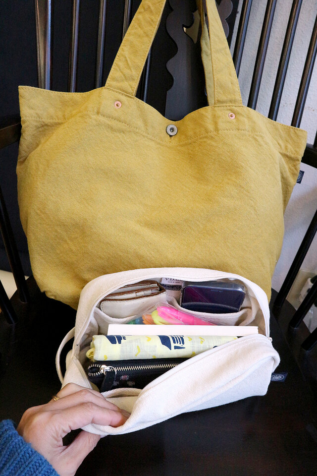 スクエアポーチ【2023秋冬限定カラー・えび】(VC-45) | iichi 日々の暮らしを心地よくするハンドメイドやアンティークのマーケットプレイス