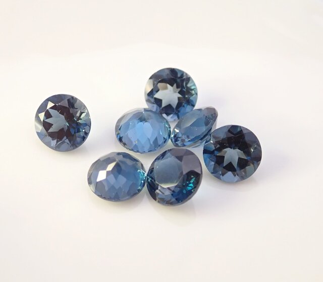 8mmロンドンブルートパーズAAA☆サージカルステンレスピアス*P66 | iichi 日々の暮らしを心地よくするハンドメイドやアンティークのマーケットプレイス