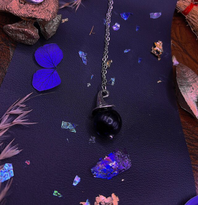 期間限定 Stephan Lea アレルギー対応〜ブラック石魔法の帽子ネックレス | iichi 日々の暮らしを心地よくするハンドメイドやアンティークのマーケットプレイス