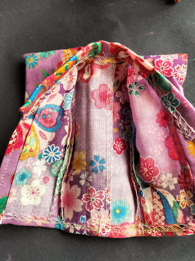 背丈15cm セリアドールの着物（6）（藤色の地に古典花柄） | iichi 日々の暮らしを心地よくするハンドメイドやアンティークのマーケットプレイス