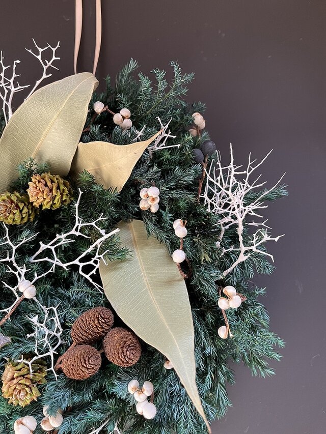 2023 Christmas ナンキンハゼのナチュラルリース | iichi 日々の暮らしを心地よくするハンドメイドやアンティークのマーケットプレイス