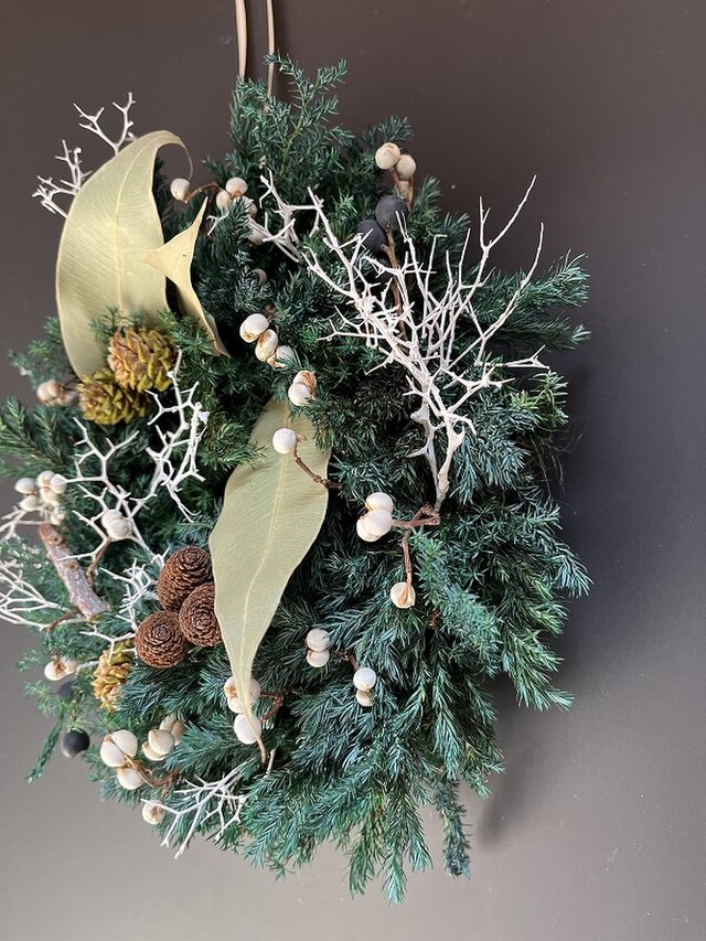 2023 Christmas ナンキンハゼのナチュラルリース | iichi 日々の暮らしを心地よくするハンドメイドやアンティークのマーケットプレイス