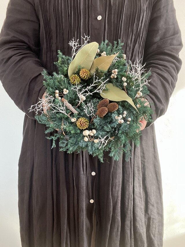 2023 Christmas ナンキンハゼのナチュラルリース | iichi 日々の暮らしを心地よくするハンドメイドやアンティークのマーケットプレイス