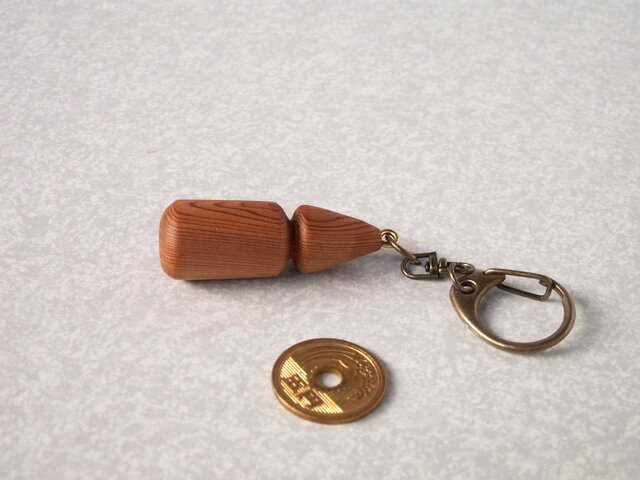 屋久杉 ひょうたんのストラップ キーホルダー 世界遺産 K120 | iichi 日々の暮らしを心地よくするハンドメイドやアンティークのマーケットプレイス