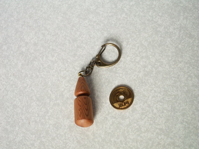 屋久杉 ひょうたんのストラップ キーホルダー 世界遺産 K120 | iichi 日々の暮らしを心地よくするハンドメイドやアンティークのマーケットプレイス