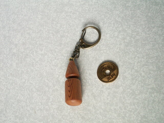 屋久杉 ひょうたんのストラップ キーホルダー 世界遺産 K120 | iichi 日々の暮らしを心地よくするハンドメイドやアンティークのマーケットプレイス