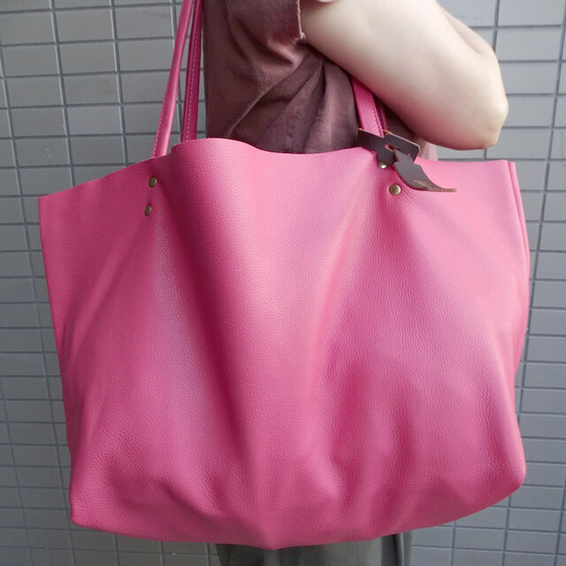 【期間限定】フニャ 軽量 ソフトシュリンク 肩がけ 本革 ハンドメイド875 | iichi 日々の暮らしを心地よくするハンドメイドやアンティークのマーケットプレイス